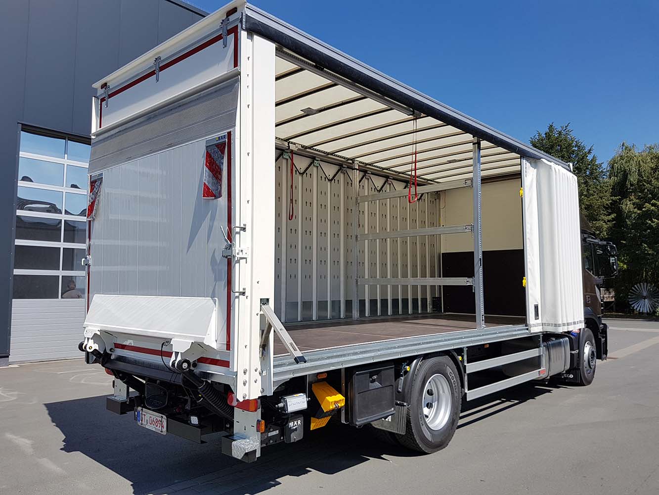 Pritschenaufbau - WEKA Fahrzeugbau GmbH